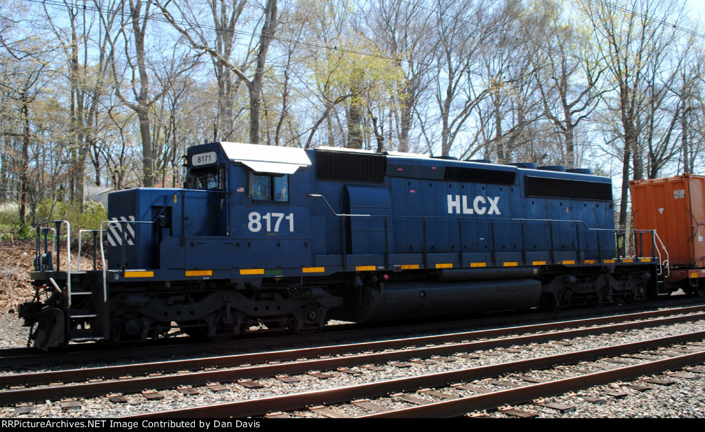 HLCX SD40-2 8171 leads Q706-07